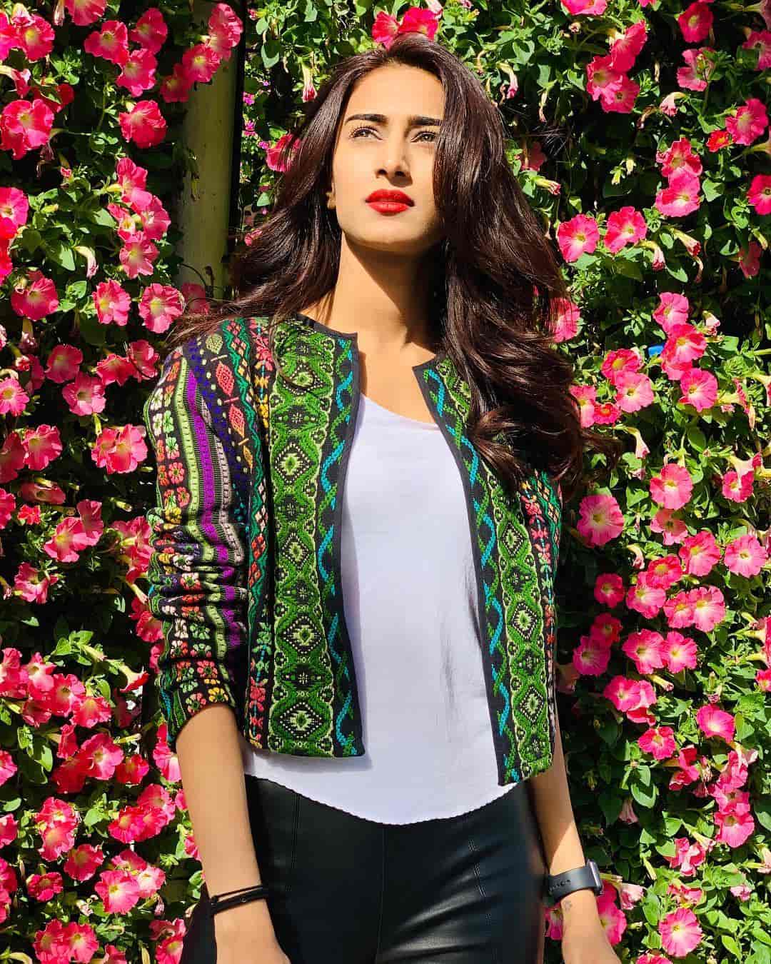Erica Fernandes Biography - Age, Height, Boyfriend, Success Story ...