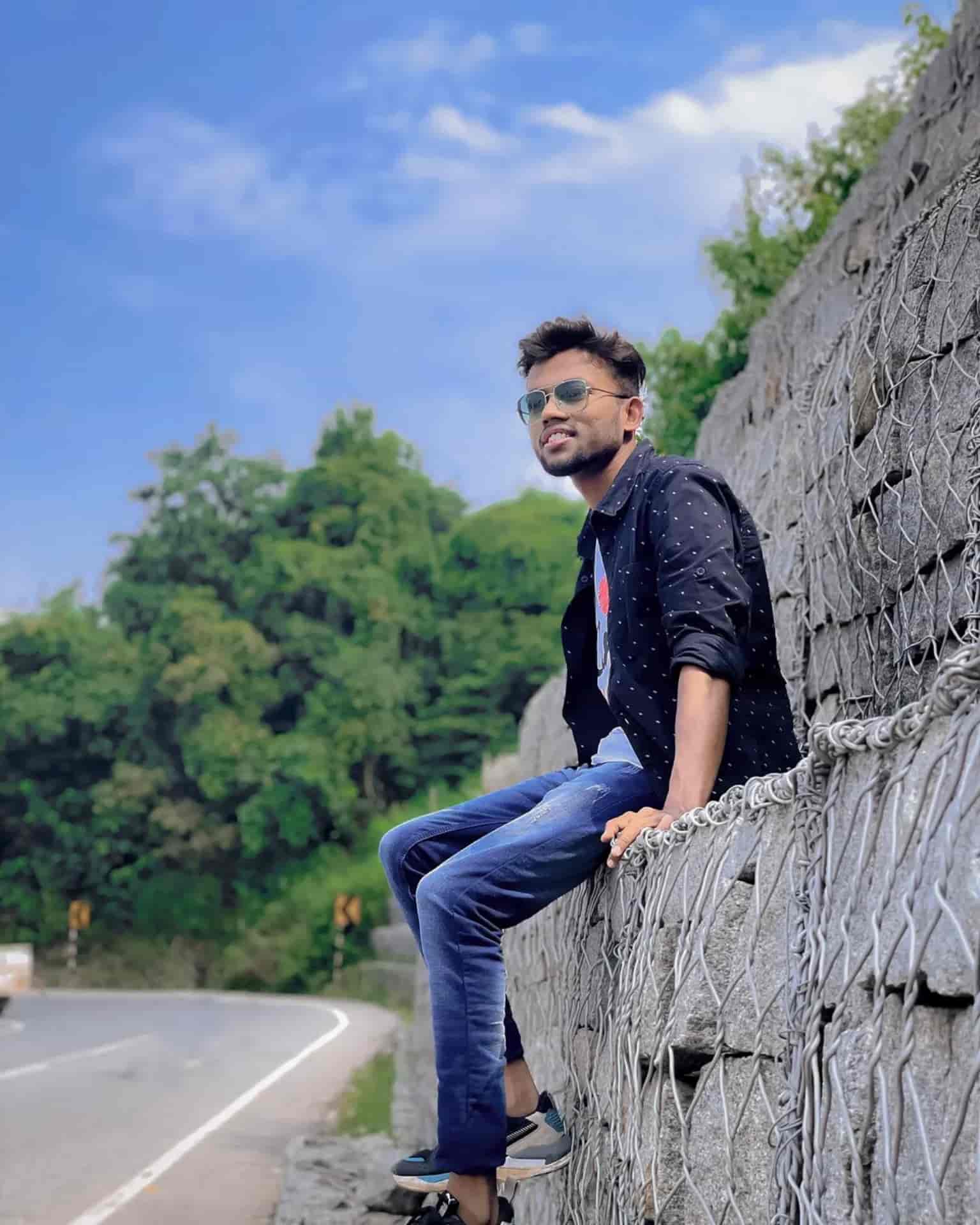 Manoj Dey Biography - Age, Height, Wife, Education, Success Story ...